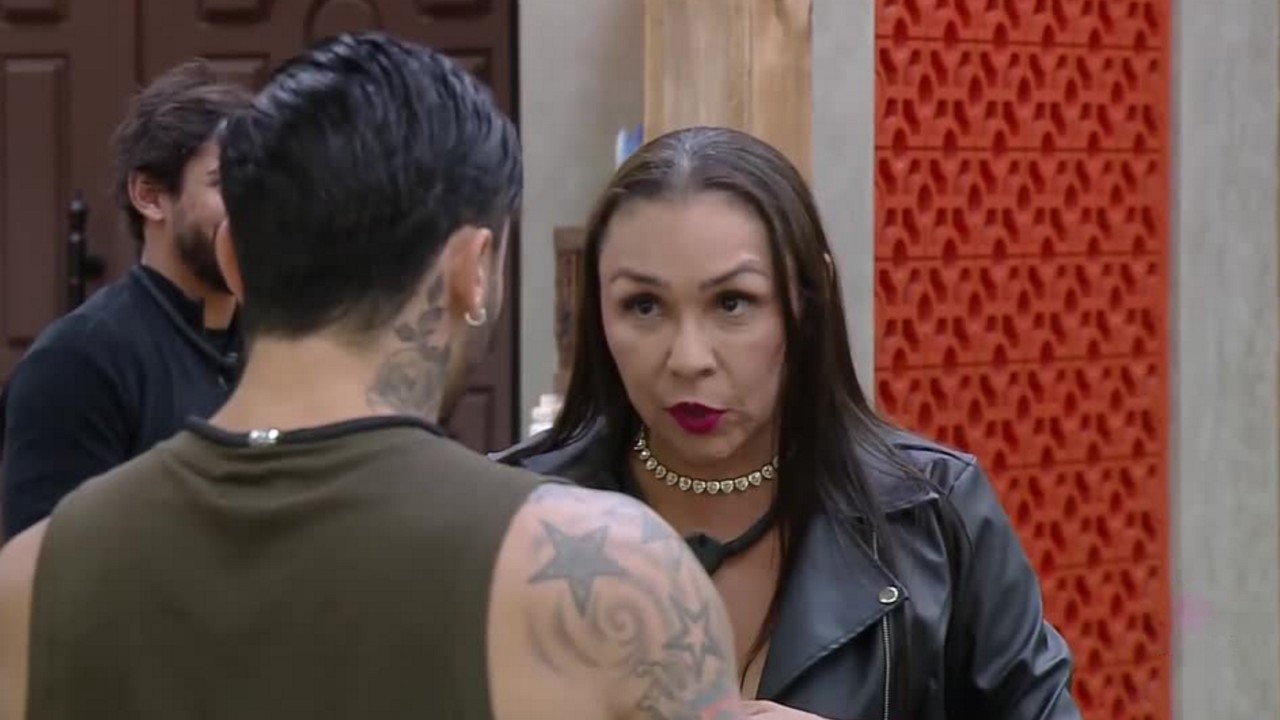 A Fazenda 17: Yoná choca Wallas ao mostrar parte íntima